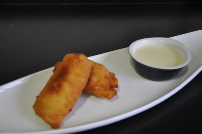 Flamenquines de pollo, bacon y datil con salsa gorgonzola - - Receta ...